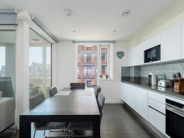 Pilot Walk, London, SE10 2 bed flat to rent £2,750 pcm £635 pw