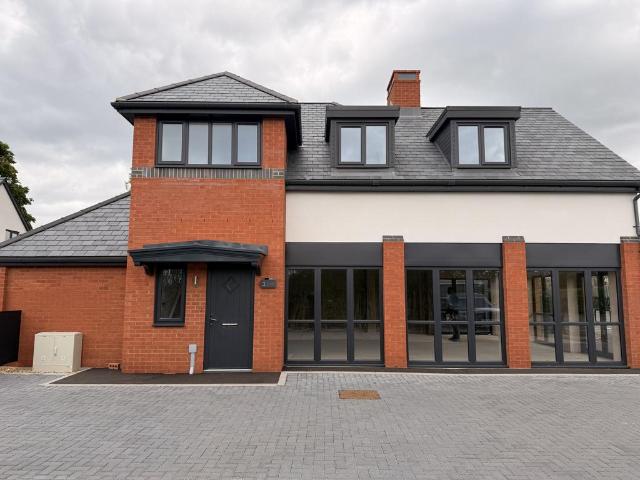 Pilsworth Court, Offley. 2 bed flat to rent £1,450 pcm £335 pw