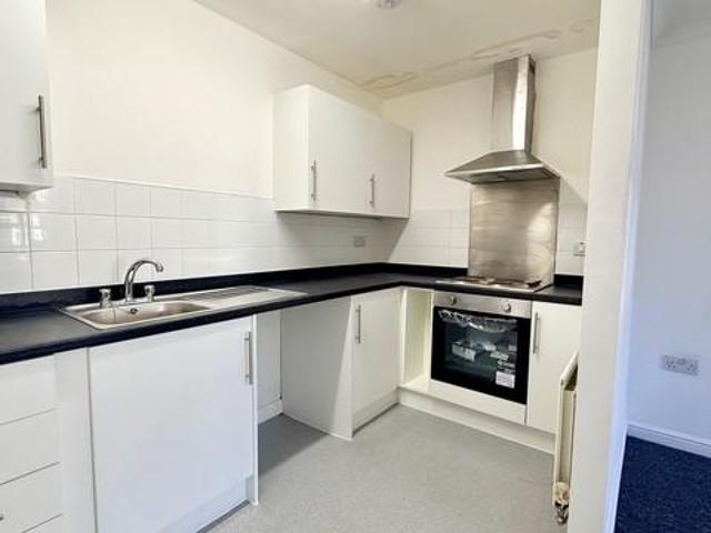 Piper Way, Ilford, IG1 2 bed flat to rent £1,625 pcm £375 pw