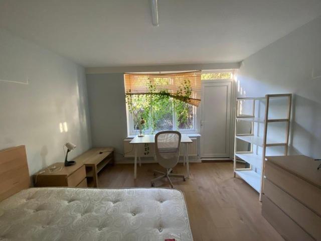 Piper Way, Ilford IG1, Room to rent, £700 pcm | PrimeLocation
