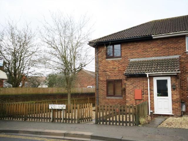 Pipers Close, Royal Wootton Bassett SN4, 2 bed end terrace house to rent, £1,100 pcm | PrimeLocation