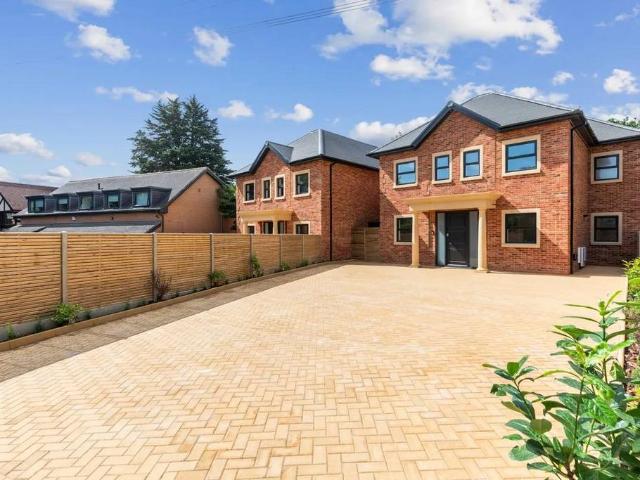 Pipers Green Lane, Edgware, HA8 5 bed detached house to rent £8,000 pcm £1,846 pw