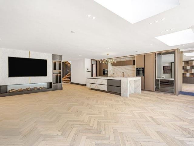 Pipers Green Lane, HA8, Edgware