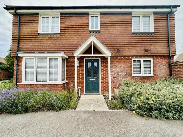 Pipin Crescent, Ashford, TN25 3 bed property to rent £1,850 pcm £427 pw