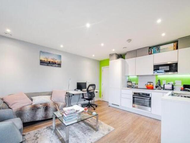 Pipit Drive, London, 1 Bedroom Flat