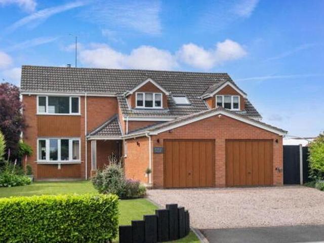 Pippins, Well Lane, 4 Bedroom Detached