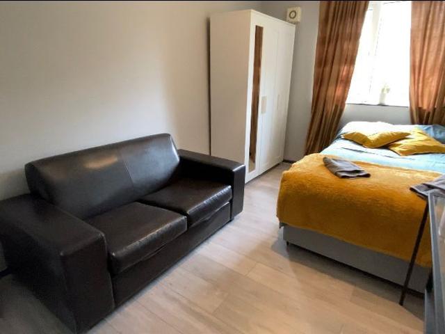 Pirie Close, London SE5, 5 bed terraced house to rent, £1,110 pcm | PrimeLocation