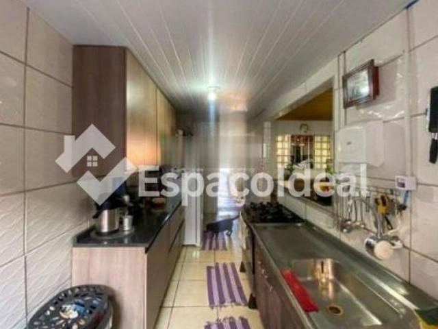 Piscina, churrasqueira, forno a lenha