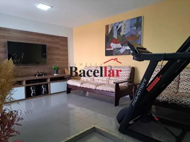 Piscina hidro churrasqueira sauna chopeira móveis planejados