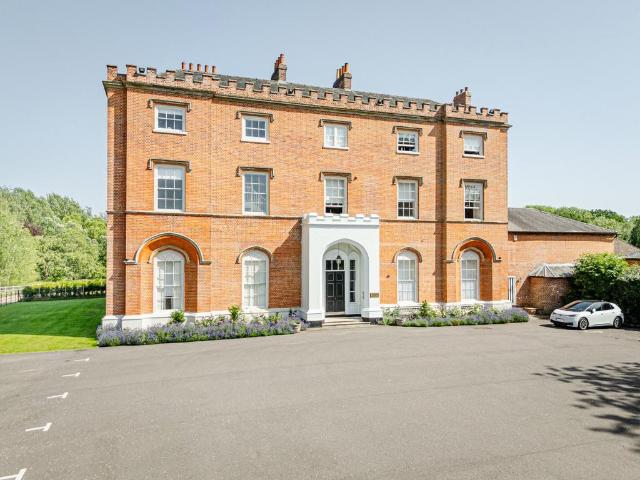 Pishiobury Drive, Sawbridgeworth, CM21 3 bed flat to rent £3,000 pcm £692 pw