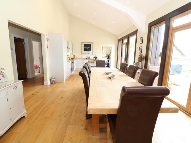 Pisley Farm Road Ockley, Dorking 4 bedrooms Property for lettings Seymours