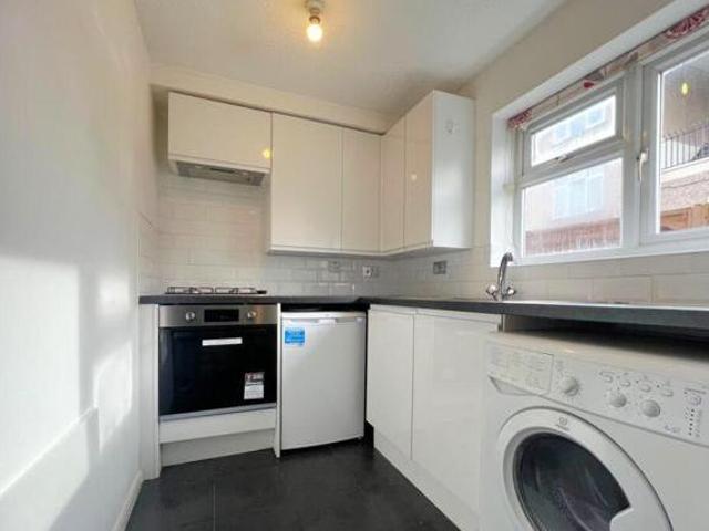 Pitt Crescent, Wimbledon, 1 Bedroom Ground