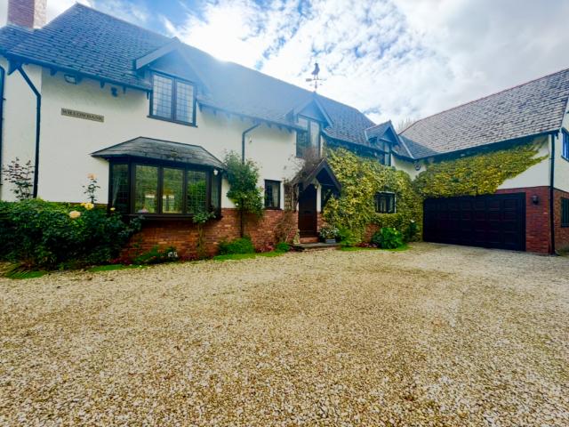 Pitts House Lane, Southport PR9 4 bed detached house to rent £34,667 pcm £8,000 pw