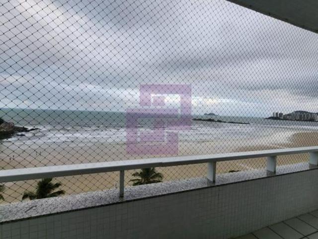 Pitangueiras frente total para o mar!