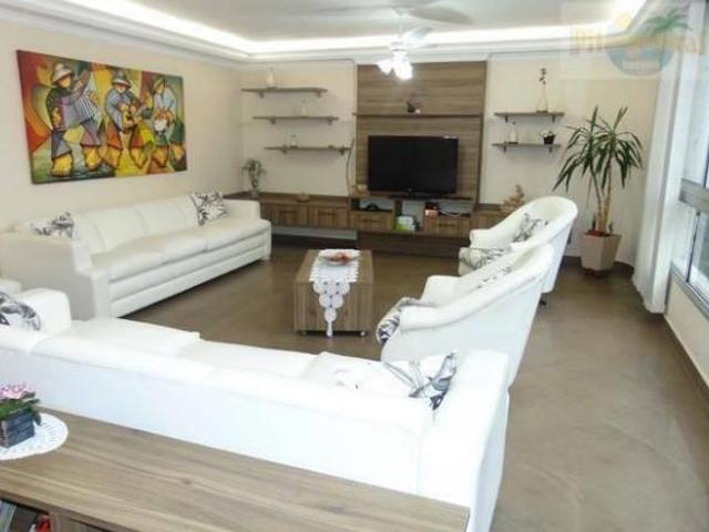 Pitangueiras,Local Nobre,70 M do Mar,1 por Andar,140 M² Úteis,Garagem,Churrasqueira,Totalmente Refor
