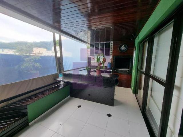 Pitangueiras ! Piscina Privativa. 300 metros do mar