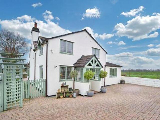 Pitchcroft Lane, Newport, 3 Bedroom Detached