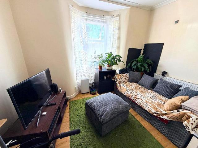 Pitchford Street, London E15 3 bed semi detached house to rent £2,900 pcm £669 pw