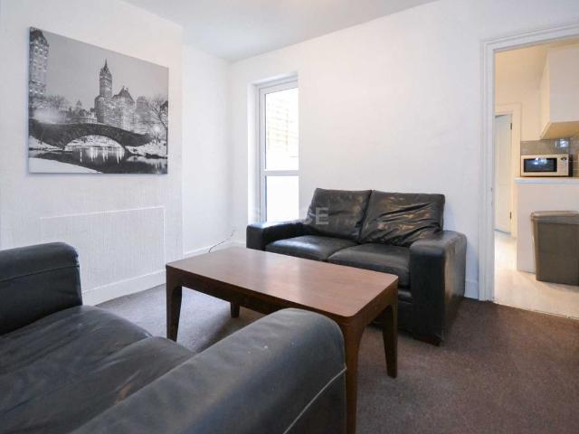 Pitcroft Avenue, Reading, Berkshire RG6, 4 bed terraced house to rent, £2,200 pcm | PrimeLocation