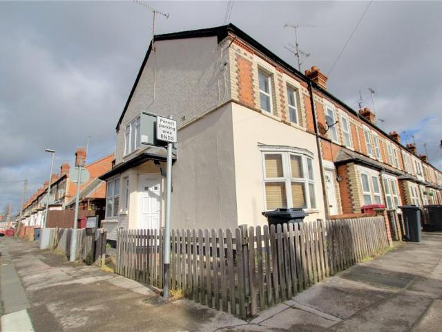Pitcroft Avenue, Berkshire RG6 1 bed apartment to rent £1,000 pcm £231 pw