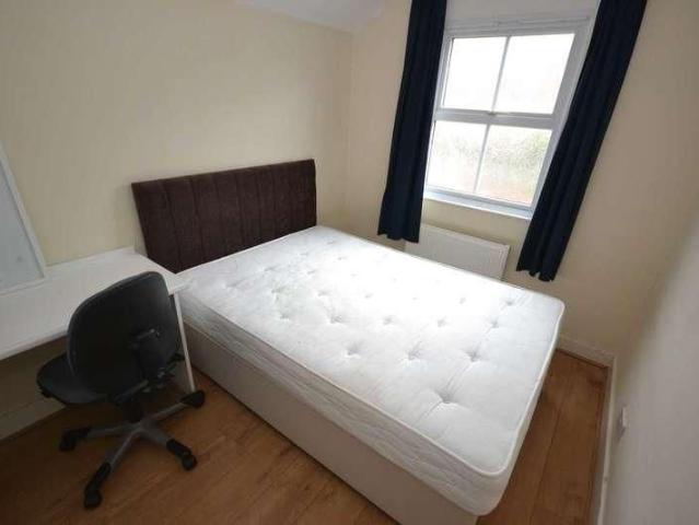 Pitcroft Avenue, Reading, RG6