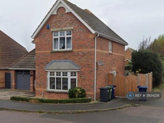 Pitfield Close, Fenstanton. 4 bed detached house to rent £1,900 pcm £438 pw