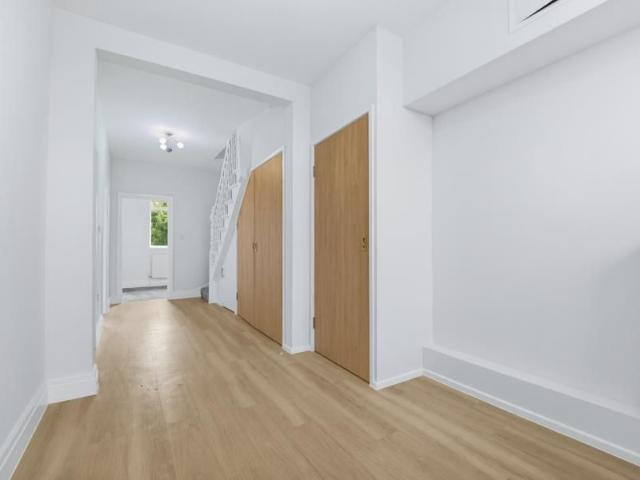 Pitshanger Lane, London, Ealing W5, 4 bed flat to rent, £2,800 pcm | PrimeLocation