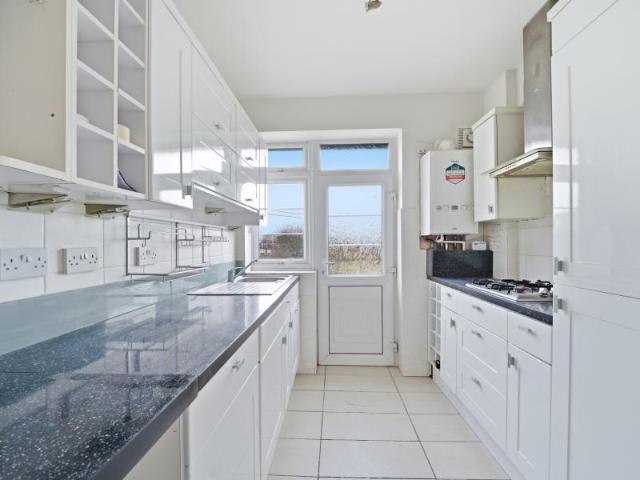 Pitshanger Lane, W5 1QH 3 bed flat to rent £2,500 pcm £577 pw