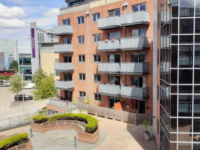 Pizza Hut, 5 Chapter Way, London, SW19 2RE, United Kingdom | 1 bed house for rent #166342446 | Rentberry