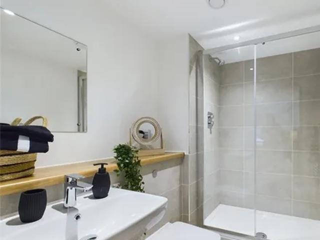 Pomona Strand, Stretford, M16 0TT, United Kingdom | 2 bed apartment for rent #139268962 | Rentberry