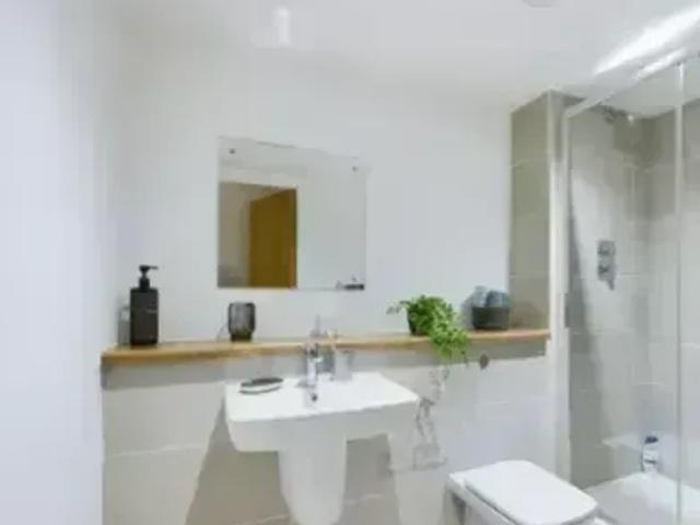 Pomona Strand, Stretford, M16 0TT, United Kingdom | 2 bed apartment for rent #145370777 | Rentberry