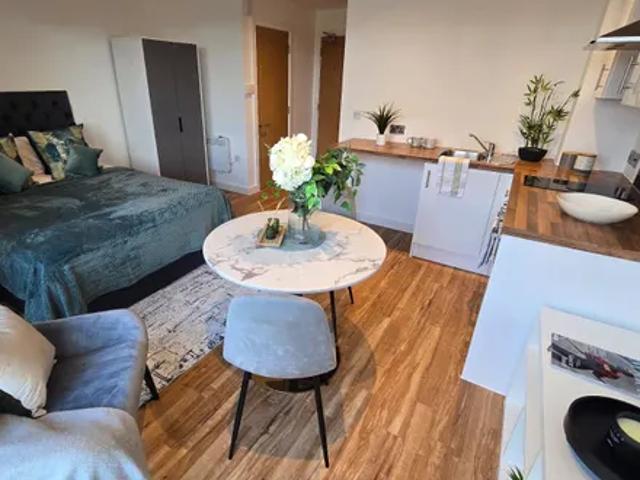 Pomona Strand, Trafford, M16 0YD, United Kingdom | 1 bed apartment for rent #167640788 | Rentberry