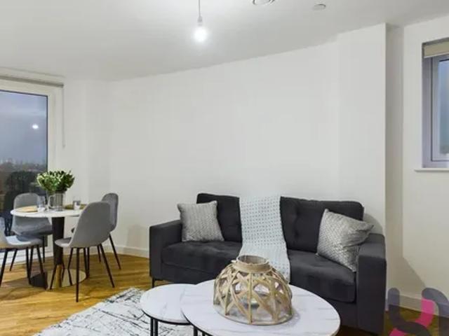 Pomona Strand, Trafford, M16 0YD, United Kingdom | 2 bed apartment for rent #138251777 | Rentberry