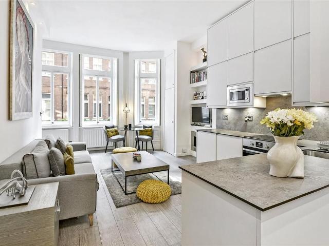Pont Street, London, SW1X 1 bed terraced house to rent £3,401 pcm £785 pw