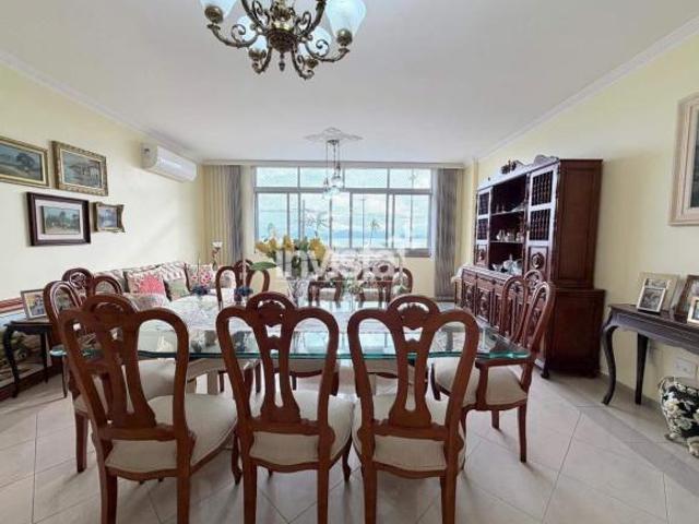 PONTA DA PRAIA | 164 m², FRENTE MAR E VISTA ESPETACULAR EM TODOS OS AMBIENTES