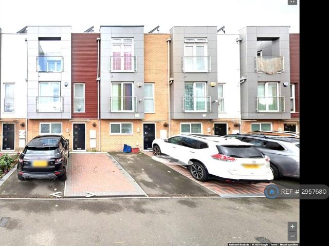 Pontes Avenue, Hounslow, TW3 4 bed terraced house to rent £2,950 pcm £681 pw