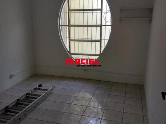 PONTO COMERCIAL COM CASA NOS FUNDOS AVENIDA PRINCIPAL