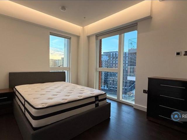 Pontoon Road, London, SW11 1 bed flat to rent £2,900 pcm £669 pw