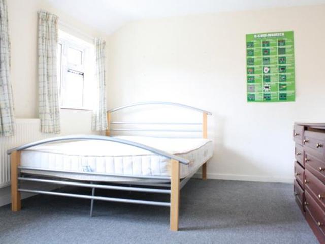Pond Meadow, Guildford, Surrey GU2, 5 bedroom end terrace house to rent 58170921 | PrimeLocation