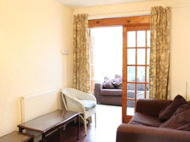 Pond Meadow, Guildford, Surrey, GU2 8LE