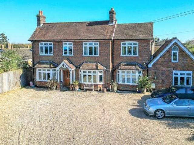 Pond Approach, Holmer Green, 5 Bedroom Detached