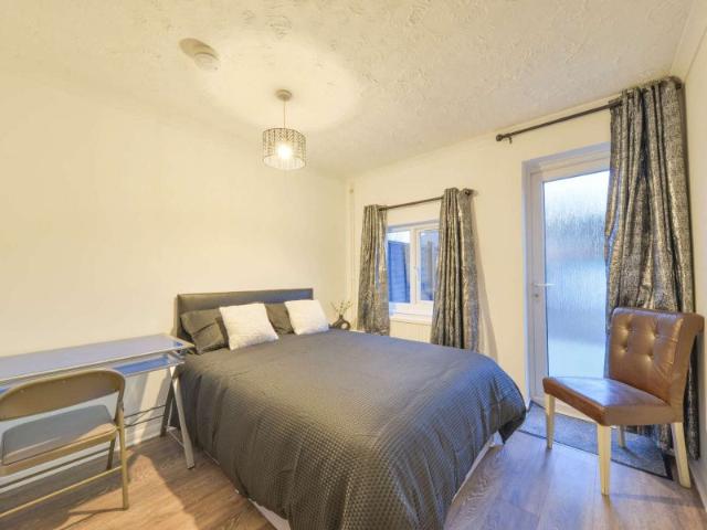Pond Croft, Hatfield AL10, Room to rent, £950 pcm | PrimeLocation
