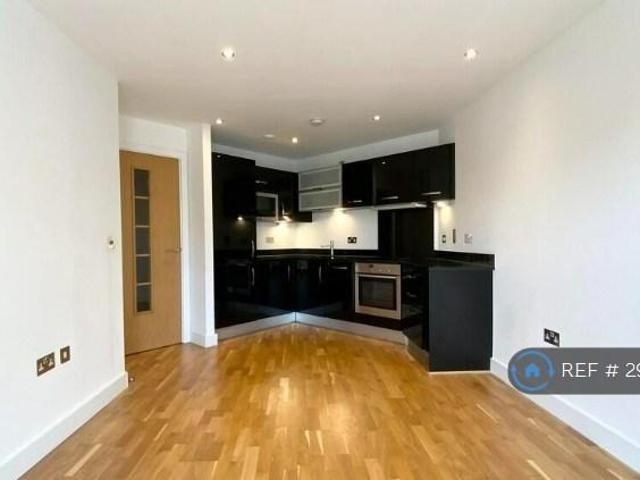Pond Garth, York, YO1 2 bed flat to rent £1,690 pcm £390 pw