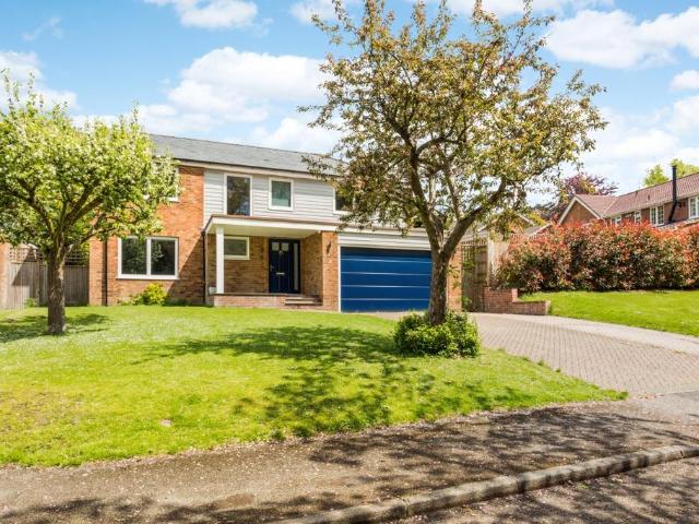 Pondfield Road Kenley CR8 5 bed detached house to rent £4,000 pcm £923 pw