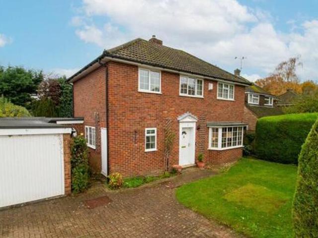 Pondtail Road, Fleet, 3 Bedroom Detached