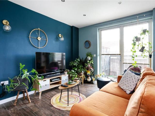 Ponsford Street, London, E9 2 bed apartment to rent £2,900 pcm £669 pw