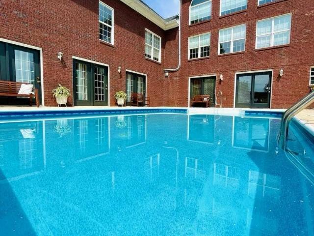 POOL AND RIVER VIEW PRIVATE ROOM