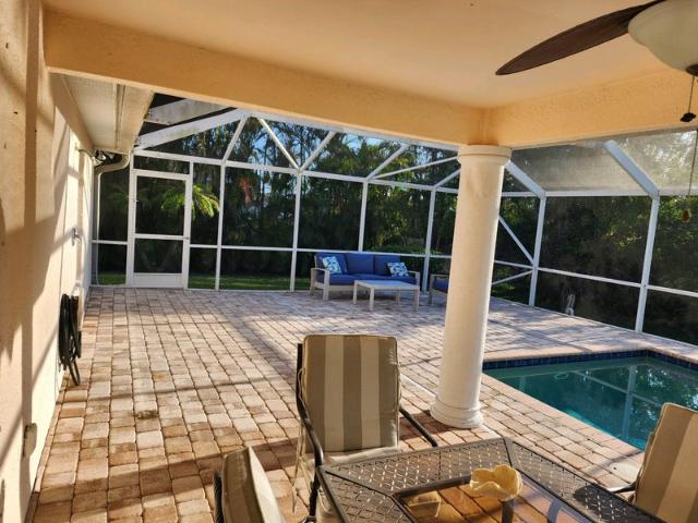 Pool house unfurnushed room