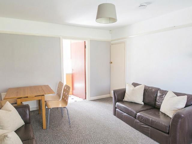 Poole Crescent 4 bed, Harborne B17 4 bed house to rent £2,028 pcm £468 pw