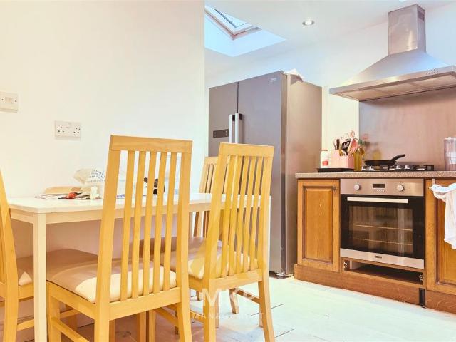 Poole Crescent, Harborne, Birmingham B17 4 bed semi detached house to rent £2,045 pcm £472 pw